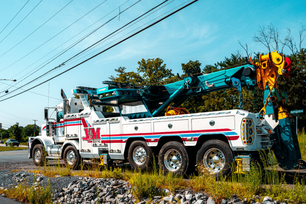 24/7 Fast Towing & Recovery | V&M Towing