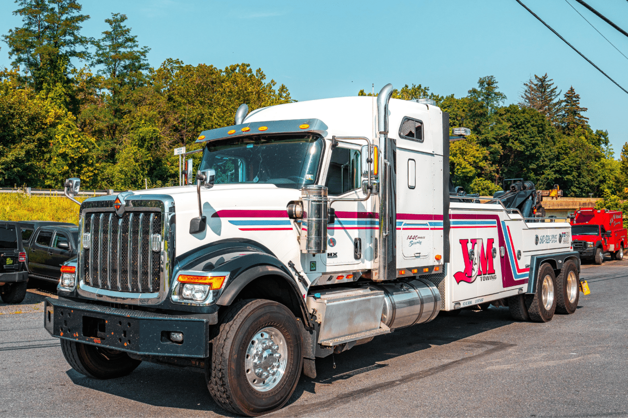 24/7 Fast Towing & Recovery | V&M Towing